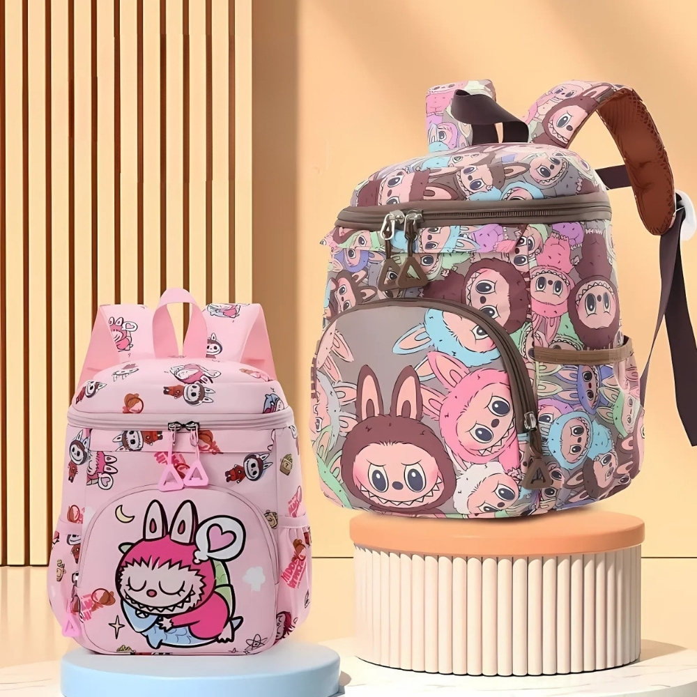 Mochila Labubu con apertura práctica - Mis Mochilas